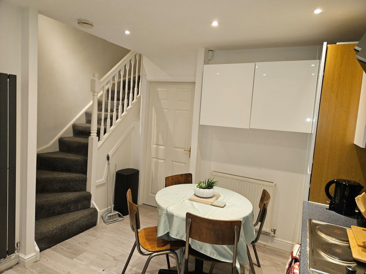 Modern 3bedroom Home In The Heart Of Chesterfield - Chesterfield
