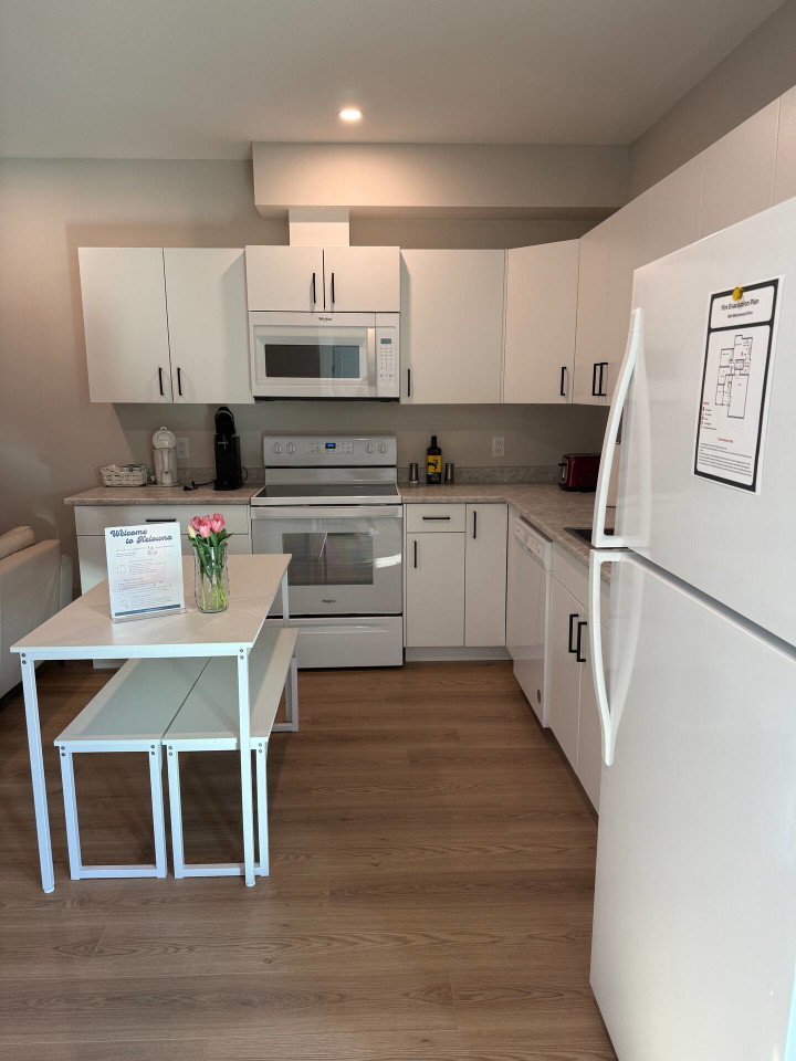 Bright, Clean, New Above Ground Suite - West Kelowna