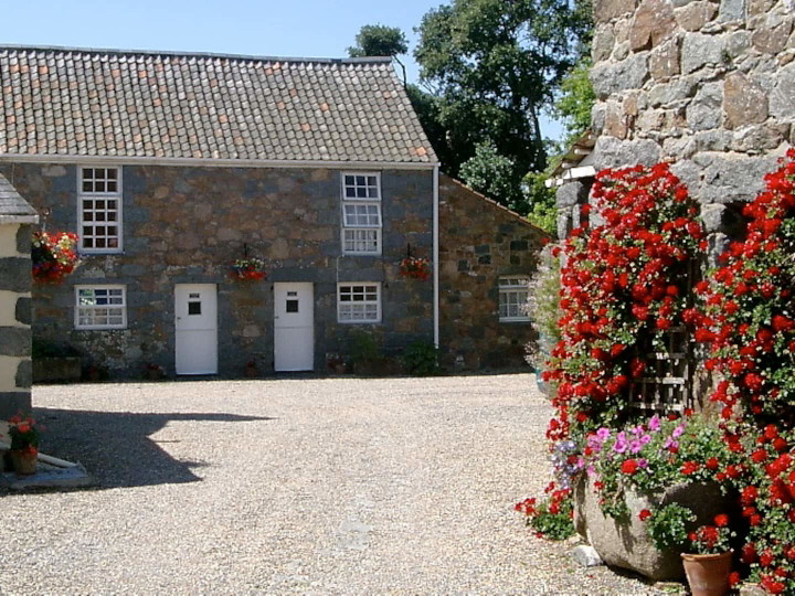 Honeysuckle At Les Buttes Holiday Cottages - Guernsey