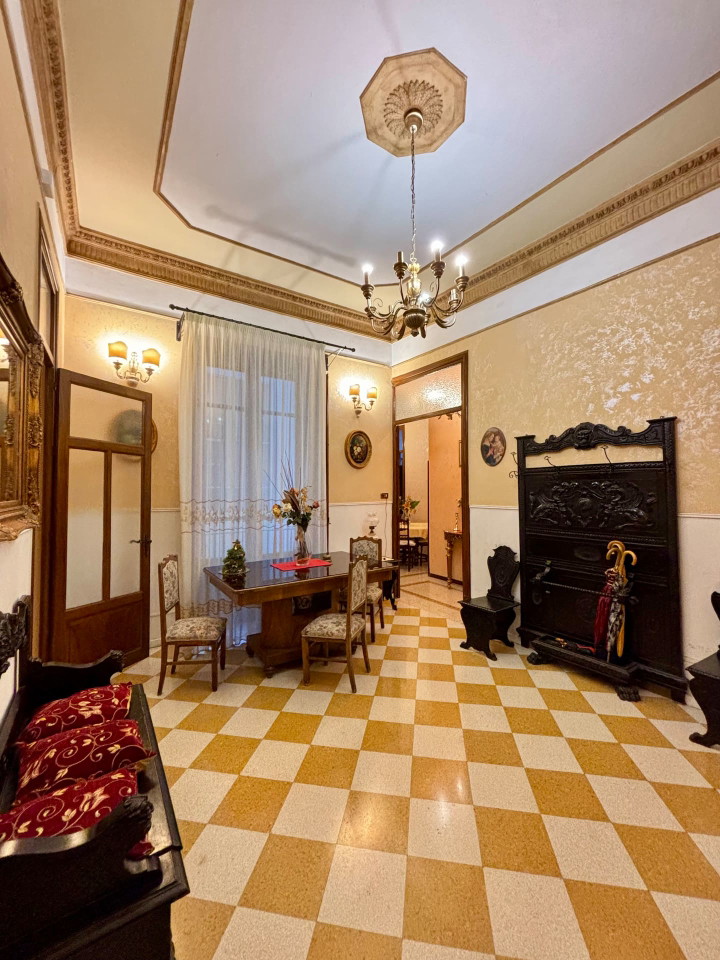 Noble House - Palermo
