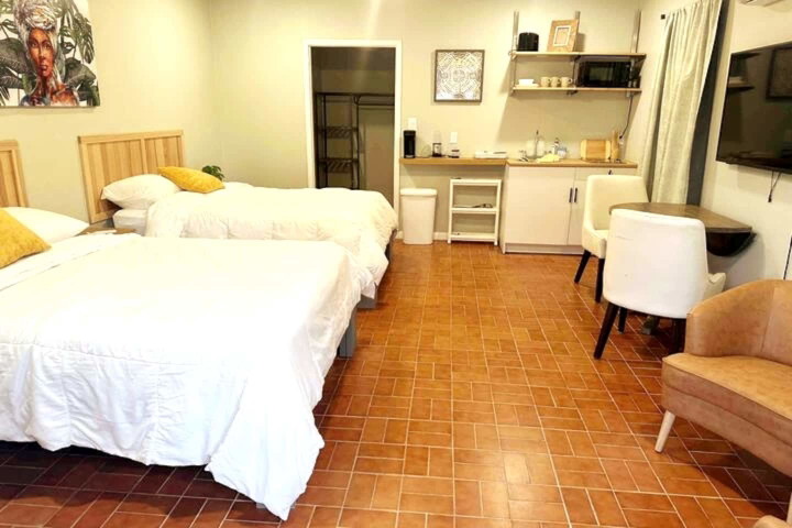 Beautiful Studio Near The Mall. /Sunflower Studio. - Laredo, TX