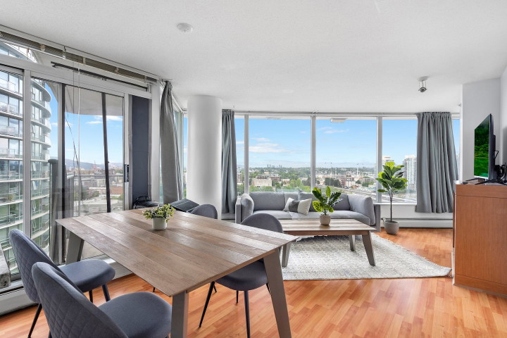Newly Furnished Downtown Suite - North Vancouver