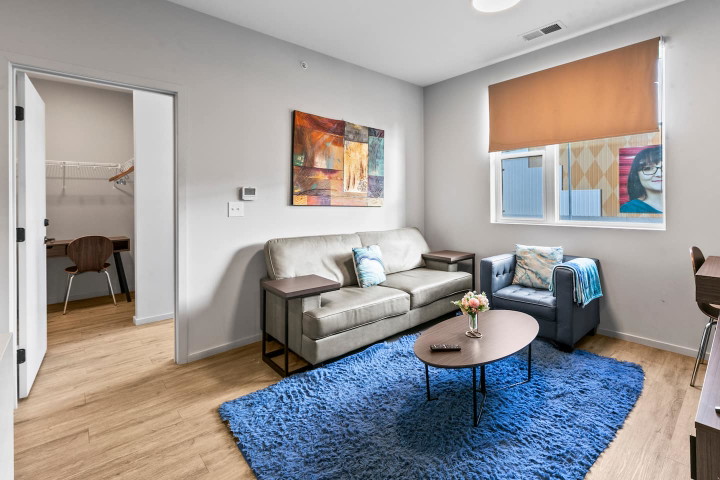 The Central Stay | 2bd Modern Charm Apt | Gym - Omaha, NE