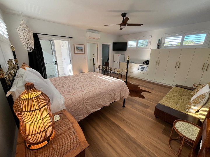 Byron Central Studio Apartment W/ Private Balcony - Byron Bay