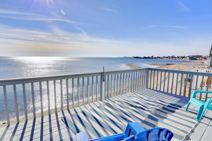 Cheerful 3 Bedroom Cottage With Fire Place - Long Island, NY
