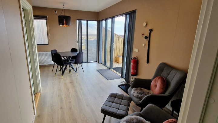 Lovely 1-bedroom Cabin At Black Beach Farm - 아이슬란드