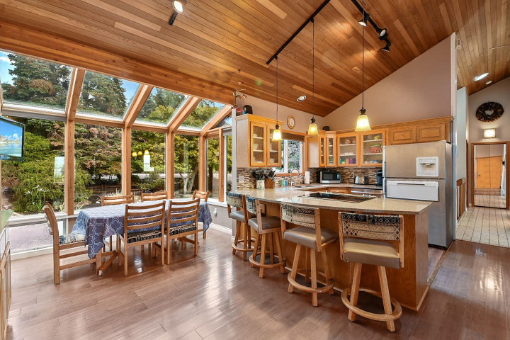 Spacious Home With Gorgeous Views - Wenatchee, WA