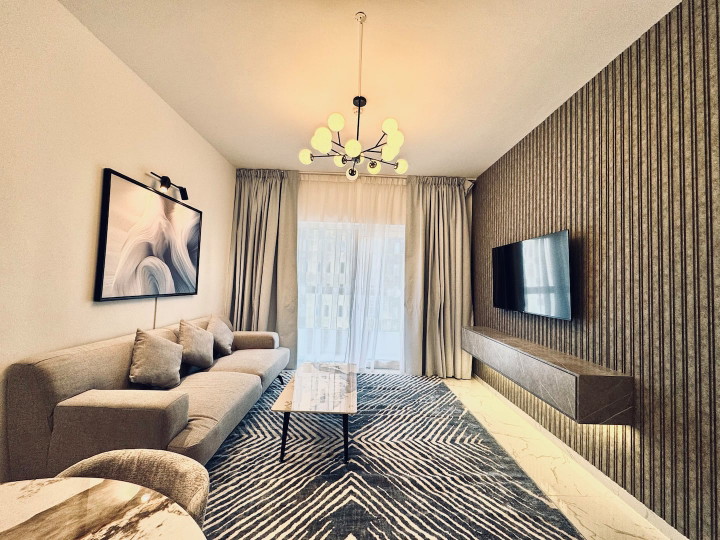 Luxurious 2bhk With Balcony And Rooftop Pool - Sharjah