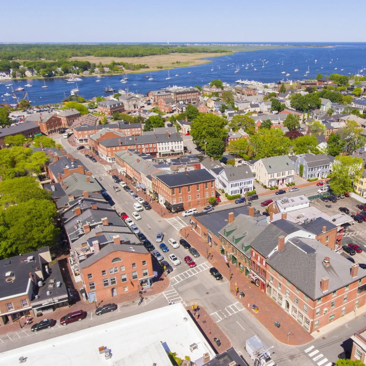 Downtown Newburyport,
Bright And Sunny 2 Bedroom - Kensington, NH