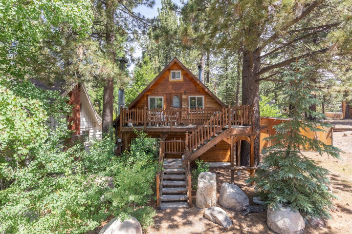 Lakeside Dr Cabin | 500 Steps To Lake | Mtn Biking - Running Springs, CA