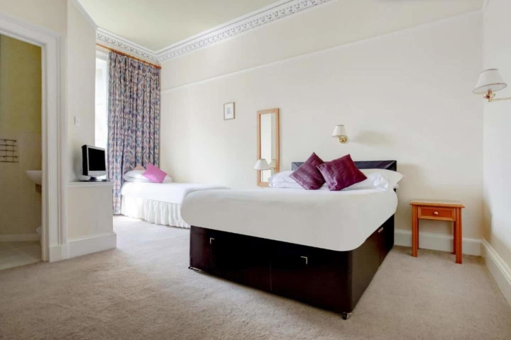 Oyo Kirkconnel Hall Hotelstandard Family Of 3 Room - Lockerbie