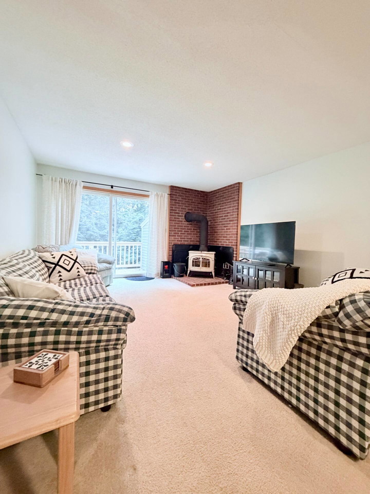 Dog Friendly Condo- Woodstove, Centrally Located - Conway, NH