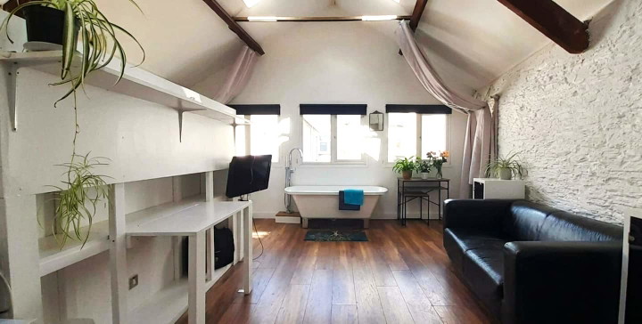 Superbe Logement De Style Loft Avec Salle De Bain Et Cour En Pierre - Plymouth