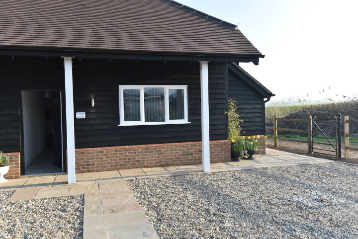 Violet Corner At Footpath Cottages, Reynolds Farm - Herne Bay
