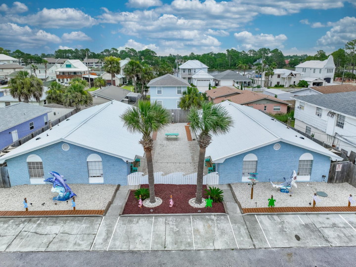 Pelican Paradise-sleeps 7,pet,6 Min Walk To Beach - Florida Panhandle, FL