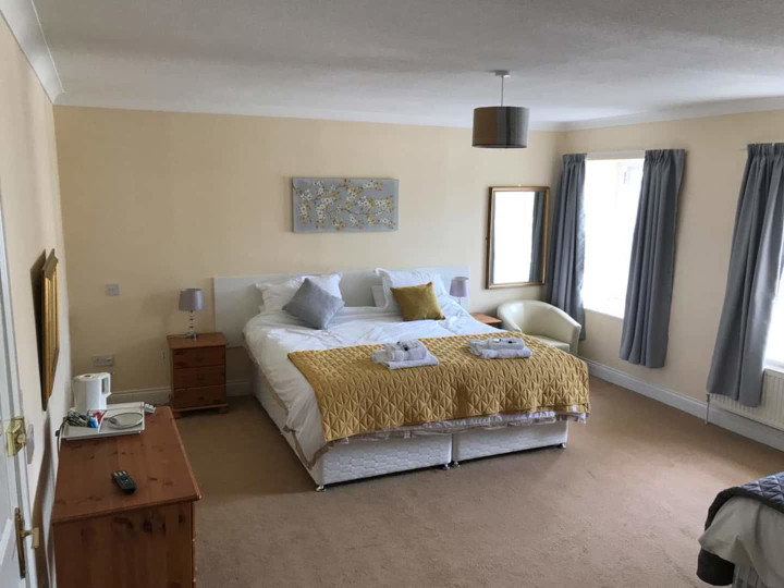 Spacious, Bright En-suite Family Room - Castle Douglas