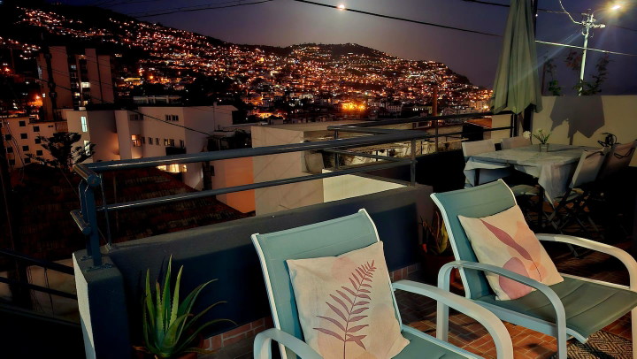 Flow - Cozy With A View - Madeira