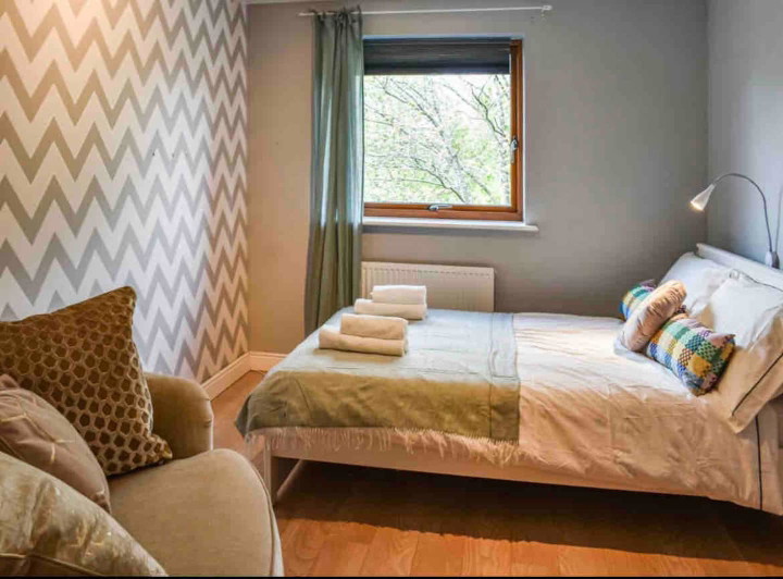 Finlay Court, Scandi Style Crawley Apartment - Crawley