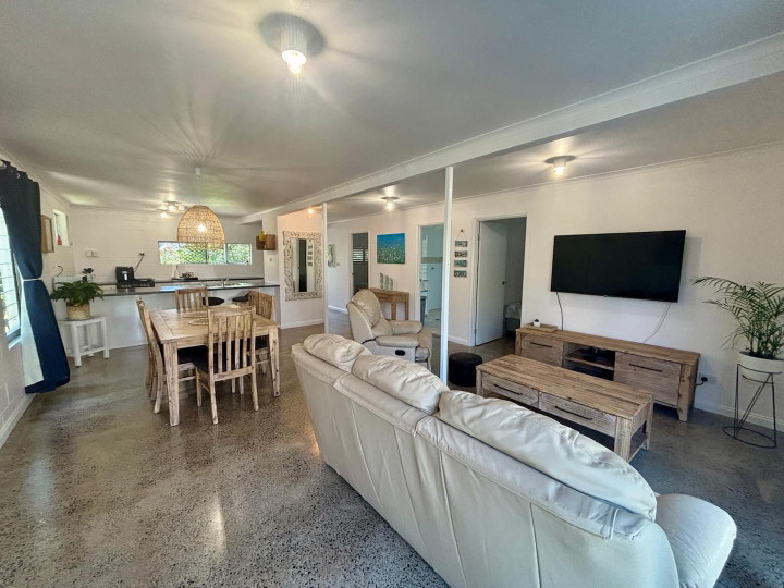 Pet Friendly Beach Shack With Hot Tub - Caloundra