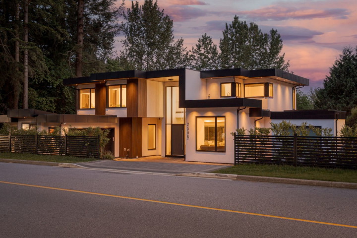 Luxe 5br Edgemont Mansion | Theatre & Forest Views - North Vancouver