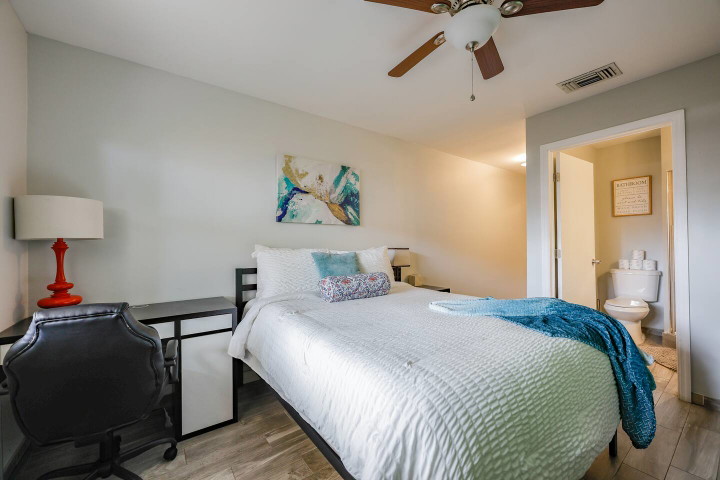 Cozy Queen Apt In Soso Near Palm Beach & Downtown - West Palm Beach, FL