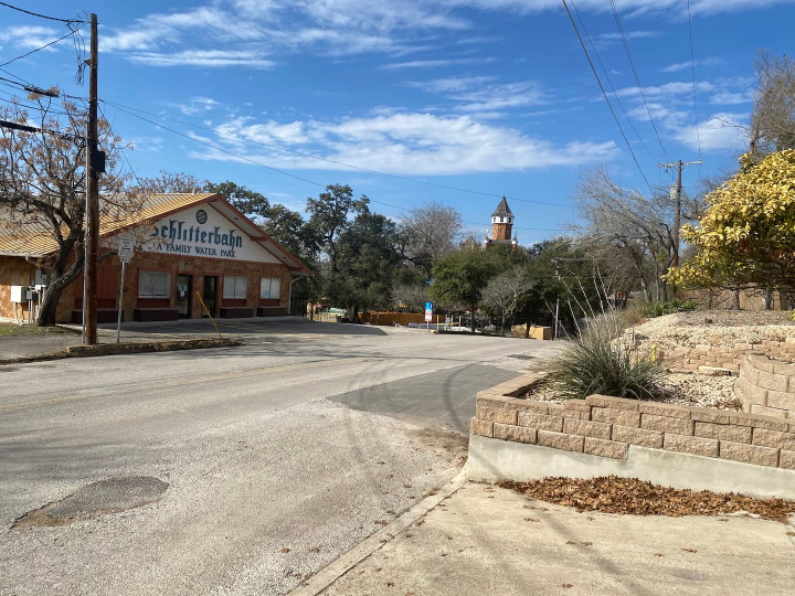 Griffs A: Studio-across Street From Schlitterbahn - New Braunfels, TX