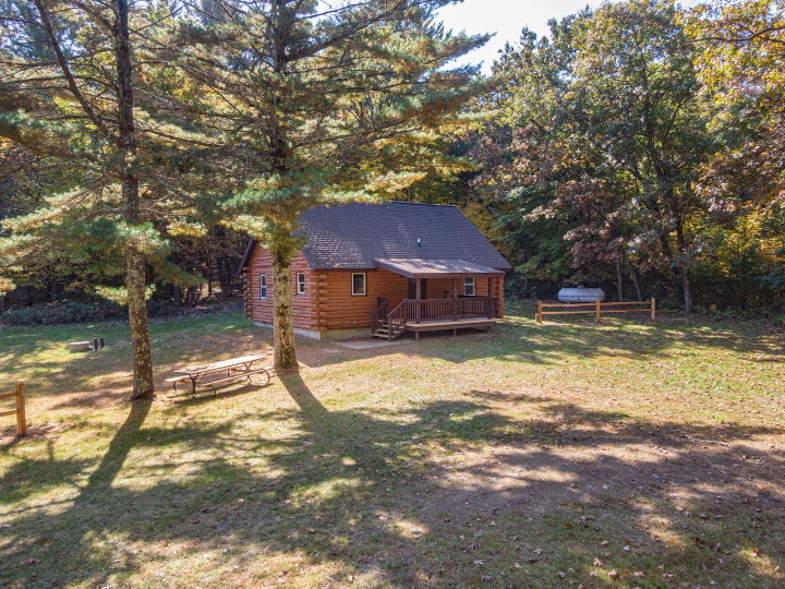 Cozy Log Cabin With Private Hiking Trail & Firepit - Wisconsin Dells, WI