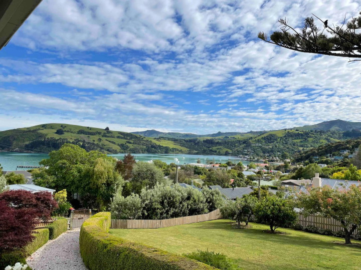 Sunny, Modern Apartment With Sea Views - Akaroa