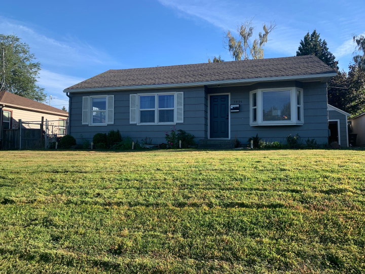 Fully Fenced Cozy Home + Self Check-in - Yakima, WA