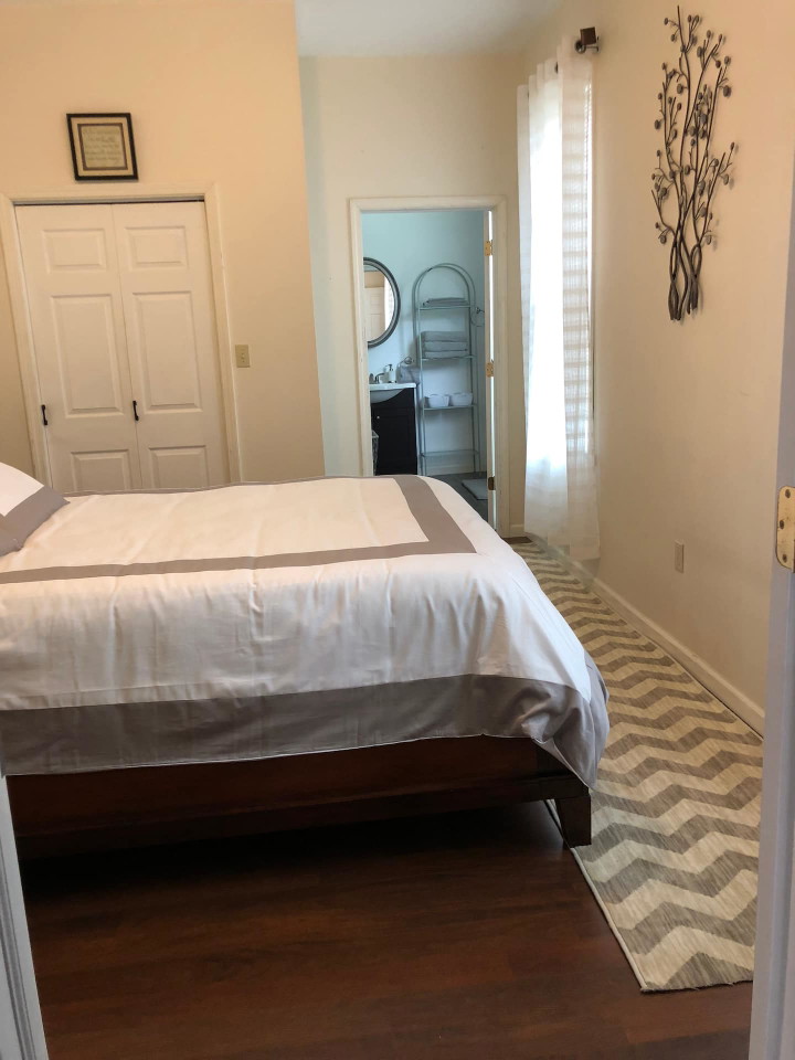 One Bed Ap 2 Min From St Vincent Hosp No Locals Pl - Erie, PA
