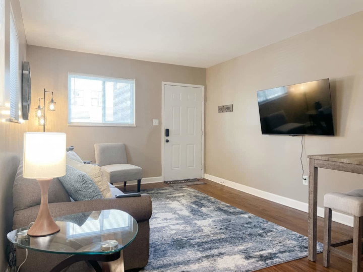 Cozy Columbus 1br W/wrkspace, Full Kitchen & Wi-fi - Columbus, OH