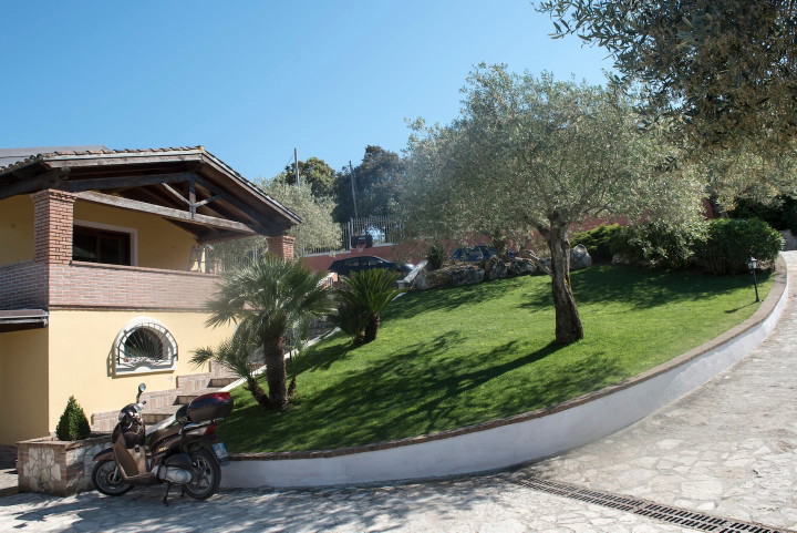 La Nostra Casa In Collina  (Our House On The Hill) - Sassari
