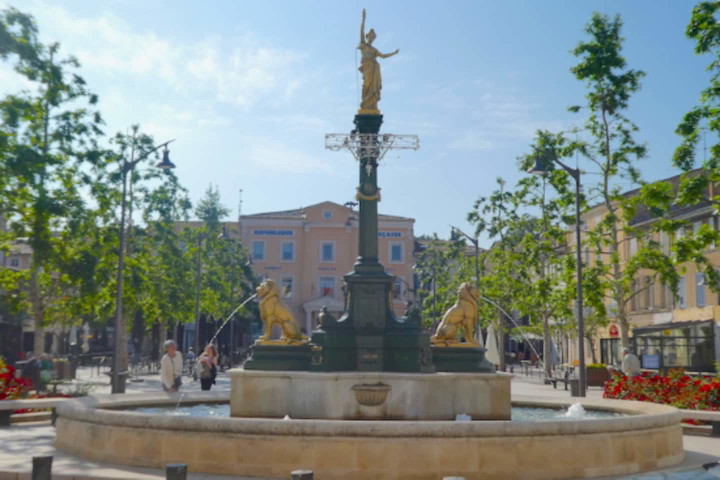 Jolie Appartement Sur La Place De La Mairie - Vidauban