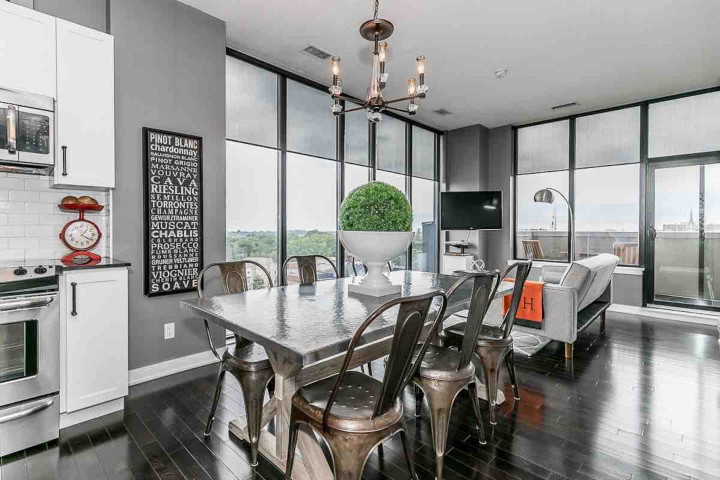 Luxury Spacious 1 Bedroom Condo With 1.5 Washroom - Vaughan