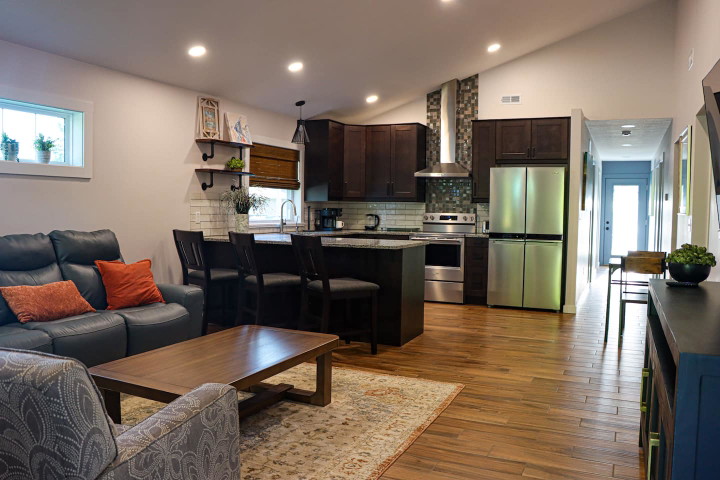 New Luxury Build: I-70, Work & Family Hub, Wifi - Topeka, KS