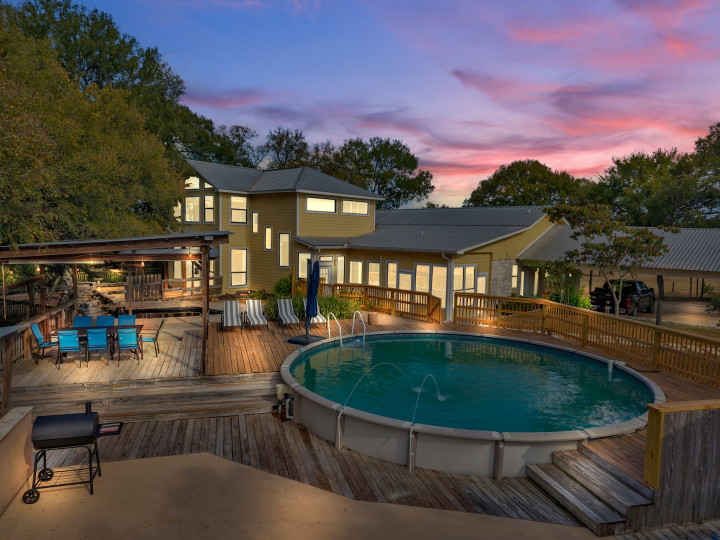 Cozy Bastrop Stay  Pool  Near Parks & Downtown - Bastrop, TX