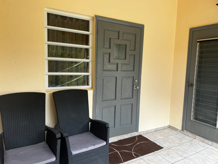 Comfy & Modern 3 Bed Residential Home With Porch - Montserrat
