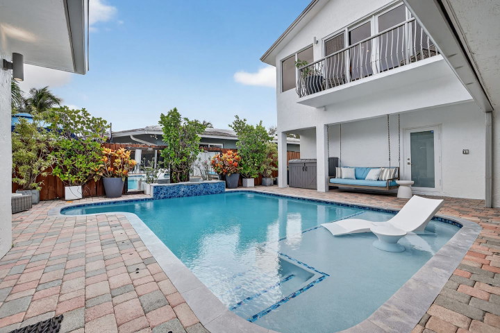 Bright 5br Beach Villa | Pool, Hot Tub & Bikes - Fort Lauderdale, FL