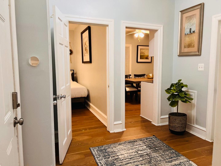 5 Bedroom In Suburbs -Triplex Bldg - Pennsylvania