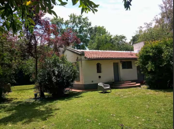 Casa Con Espectacular Jardín - Campana