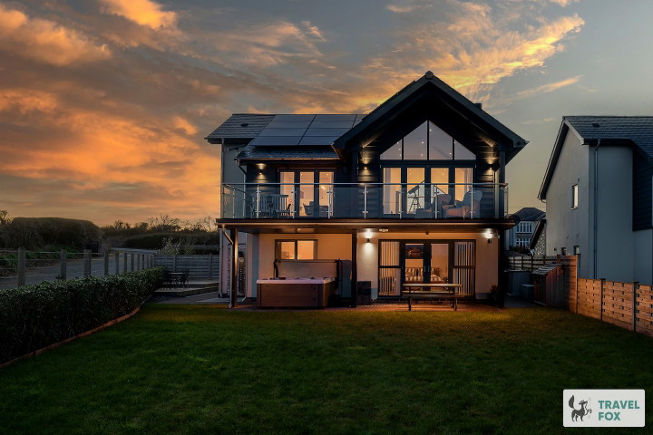 Sea View Terrace - With Hot Tub! - Benllech