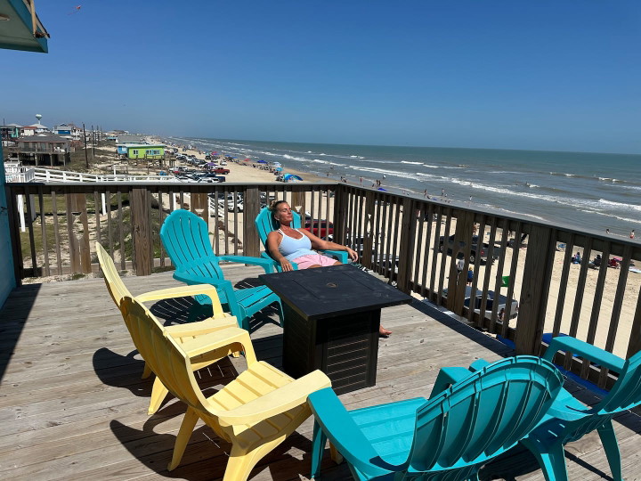 Beachfront | Pets | 180° Ocean Views | King - Surfside Beach, TX