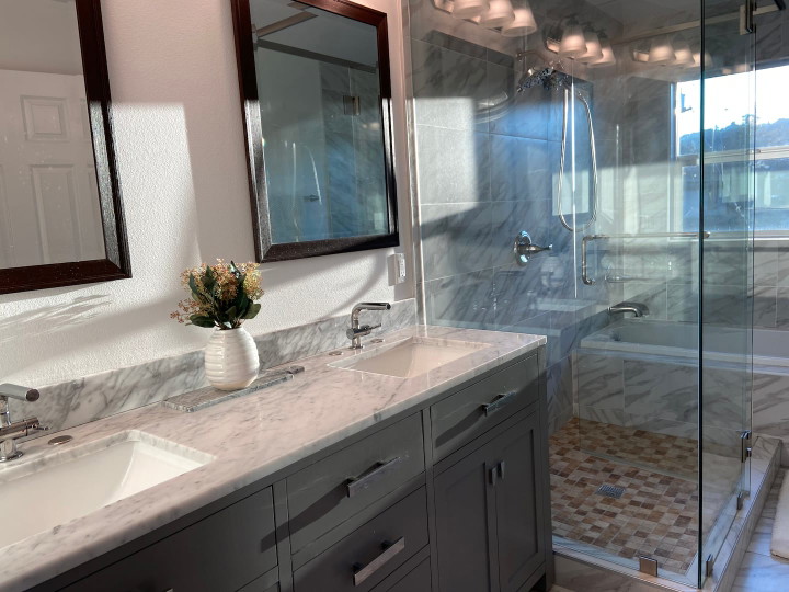 Large Bright Modern Central | No Guest Service Fee - Redwood City, CA