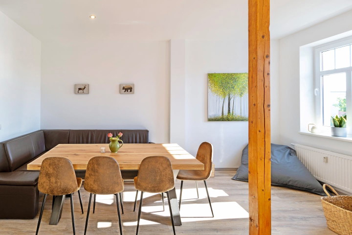Lichtdurchflutete 8-raum-wohnung - Chemnitz