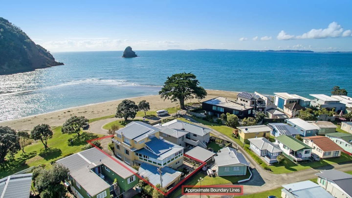 Absolute Beachfront Holiday Home! - Waiwera
