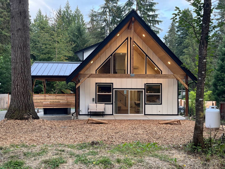 Spa Cabin | King Bed Hot Tub, Sauna, Gazebo, Ev Rv - Ashford, WA