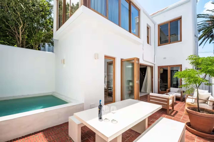 Design Retreat Near City & Sea - Camps Bay