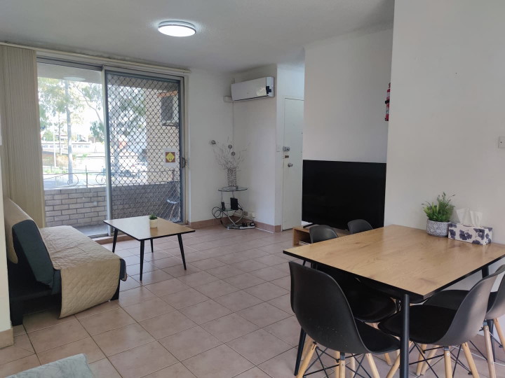 Opposite Cabramatta Station 5 Min Walk To Cbd - Liverpool