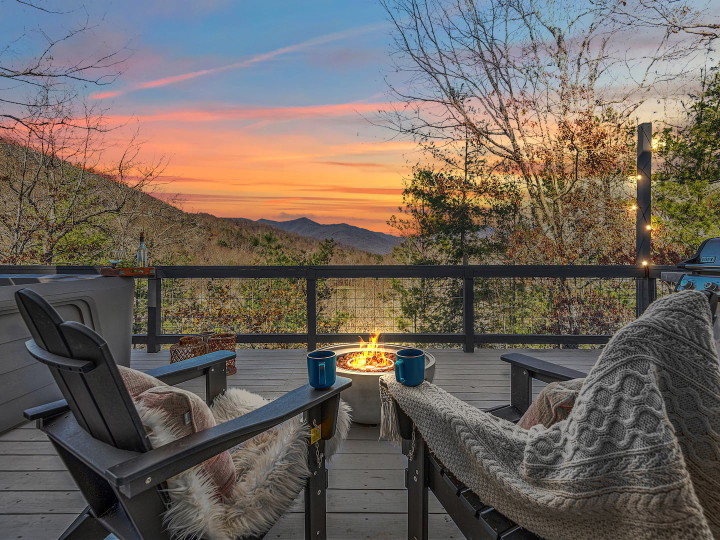 Brand New Luxe Retreat, Firepit, Views + Hot Tub - Black Mountain, NC