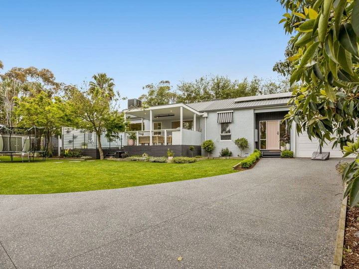 Quiet Outdoor Entertainer - Mornington